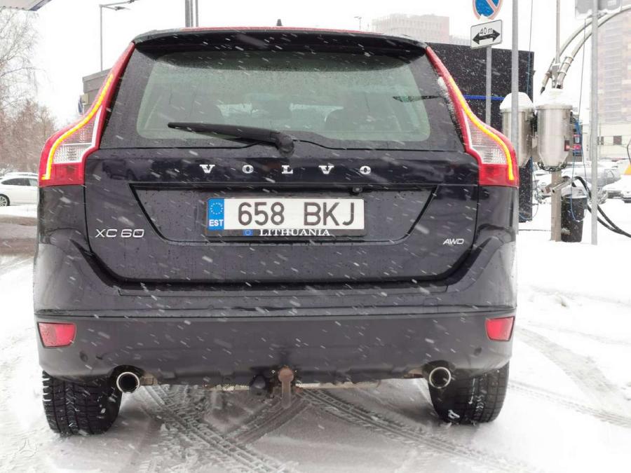 Black Volvo XC60 2009 in Vilnius, with an engine capacity of 2.40 L and mileage of 300 thousand km for 3999 €, photo 27 on AUTOMOTO.COM.LV