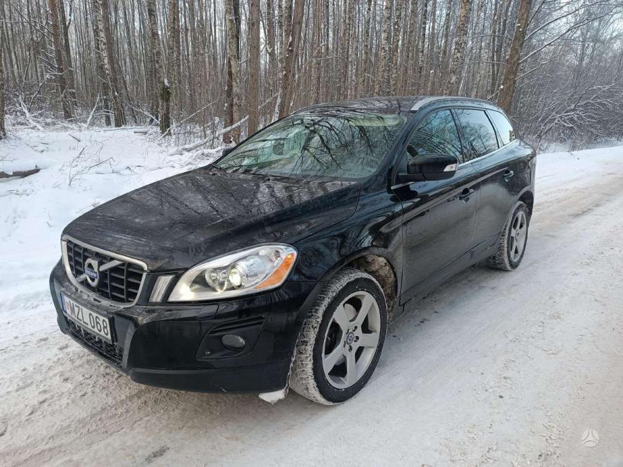 Black Volvo XC60 2009 in Siauliai, with an engine capacity of 2.40 L and mileage of 332 thousand km for 6900 €, photo 1 on AUTOMOTO.COM.LV