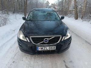 Black Volvo XC60 2009 in Siauliai, with an engine capacity of 2.40 L and mileage of 332 thousand km for 6900 €, photo 2 on AUTOMOTO.COM.LV