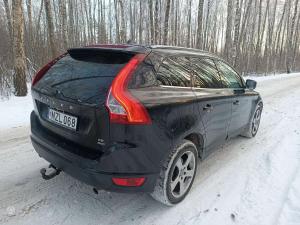 Black Volvo XC60 2009 in Siauliai, with an engine capacity of 2.40 L and mileage of 332 thousand km for 6900 €, photo 4 on AUTOMOTO.COM.LV