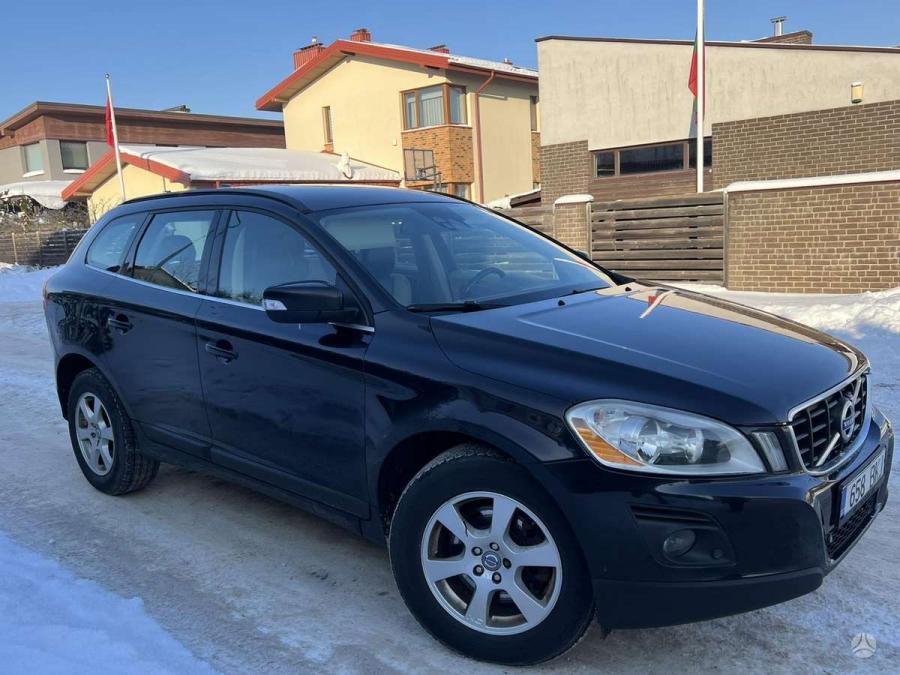 Melns Volvo XC60 2009 Viļņa, ar dzinēja tilpumu 2.40 L un nobraukumu 300 tūkst. km par 3990 €, foto 4 vietnē AUTOMOTO.COM.LV