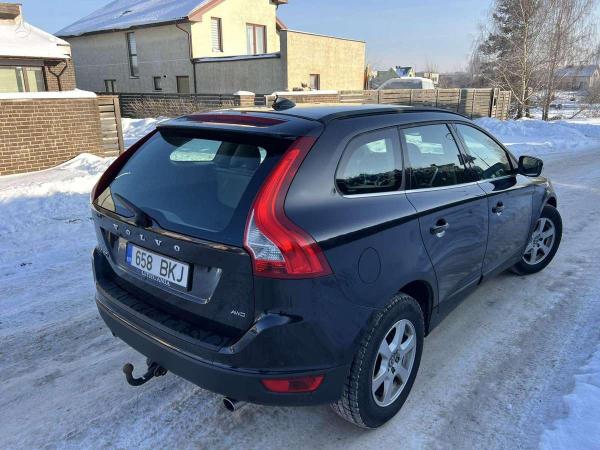 Black Volvo XC60 2009 in Vilnius, with an engine capacity of 2.40 L and mileage of 300 thousand km for 3990 €, photo 5 on AUTOMOTO.COM.LV