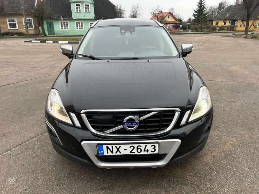 Black Volvo XC60 2009 in Raseiniai, with an engine capacity of 2.40 L and mileage of 300 thousand km for 5500 €, photo 2 on AUTOMOTO.COM.LV