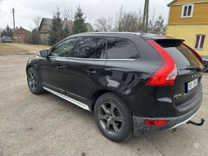 Black Volvo XC60 2009 in Raseiniai, with an engine capacity of 2.40 L and mileage of 300 thousand km for 5500 €, photo 5 on AUTOMOTO.COM.LV