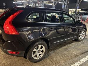 Black Volvo XC60 2009 in Kaunas, with an engine capacity of 2.40 L and mileage of 300 thousand km for 7200 €, photo 4 on AUTOMOTO.COM.LV
