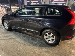Black Volvo XC60 2009 in Kaunas, with an engine capacity of 2.40 L and mileage of 300 thousand km for 7200 €, photo 5 on AUTOMOTO.COM.LV