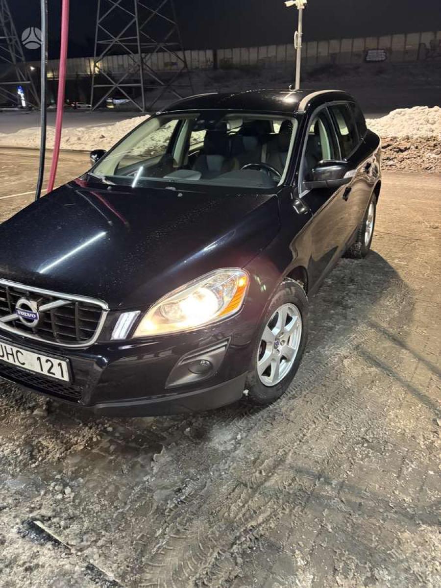 Black Volvo XC60 2009 in Kaunas, with an engine capacity of 2.40 L and mileage of 300 thousand km for 7200 €, photo 6 on AUTOMOTO.COM.LV