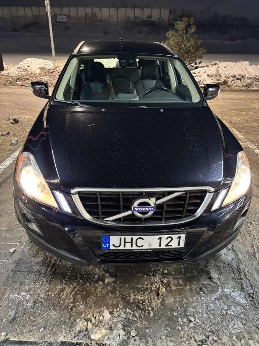 Black Volvo XC60 2009 in Kaunas, with an engine capacity of 2.40 L and mileage of 300 thousand km for 7200 €, photo 7 on AUTOMOTO.COM.LV