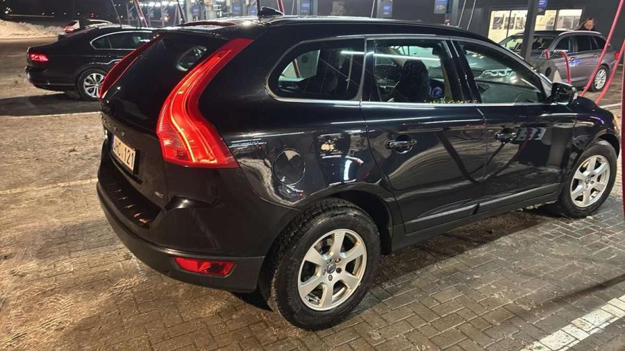 Black Volvo XC60 2009 in Kaunas, with an engine capacity of 2.40 L and mileage of 300 thousand km for 7200 €, photo 11 on AUTOMOTO.COM.LV