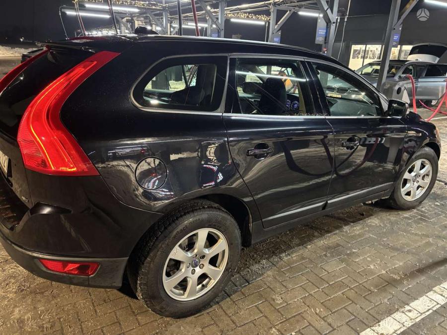 Black Volvo XC60 2009 in Kaunas, with an engine capacity of 2.40 L and mileage of 300 thousand km for 7200 €, photo 18 on AUTOMOTO.COM.LV