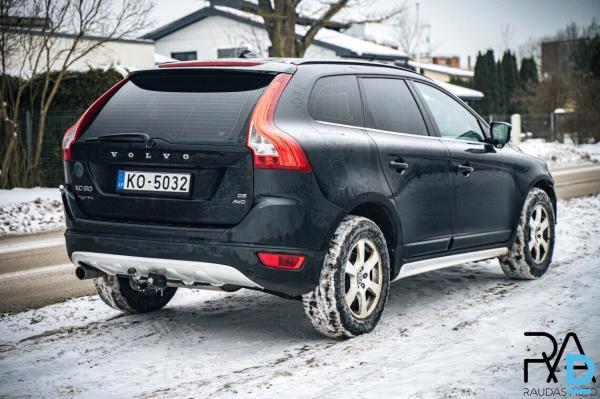Black Volvo XC60 2009 in Riga, with an engine capacity of 2.40 L and mileage of 296 thousand km for 3990 €, photo 3 on AUTOMOTO.COM.LV
