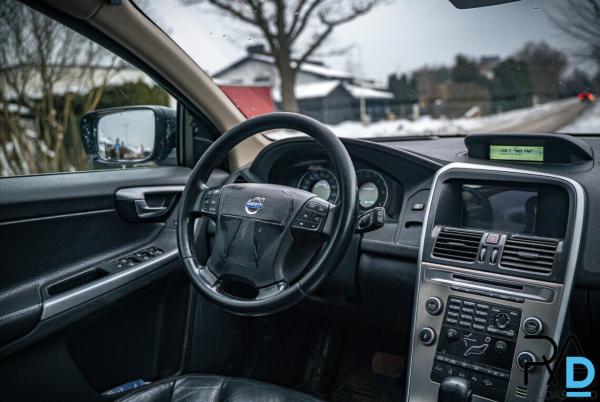 Black Volvo XC60 2009 in Riga, with an engine capacity of 2.40 L and mileage of 296 thousand km for 3990 €, photo 7 on AUTOMOTO.COM.LV