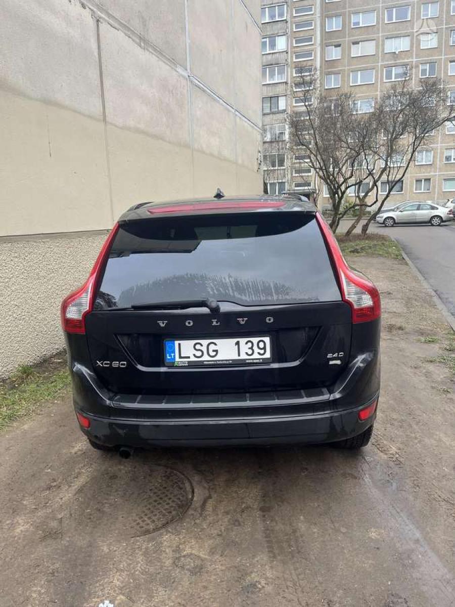 Melns Volvo XC60 2009 Viļņa, ar dzinēja tilpumu 2.40 L un nobraukumu 300 tūkst. km par 5700 €, foto 7 vietnē AUTOMOTO.COM.LV