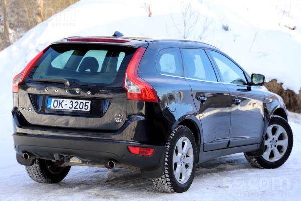 Melns Volvo XC60 2009 Tukums, ar dzinēja tilpumu 2.40 L un nobraukumu 386 tūkst. km par 7450 €, foto 4 vietnē AUTOMOTO.COM.LV