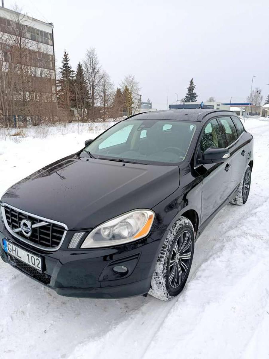 Black Volvo XC60 2009 in Sakiai, with an engine capacity of 2.40 L and mileage of 430 thousand km for 8700 €, photo 1 on AUTOMOTO.COM.LV