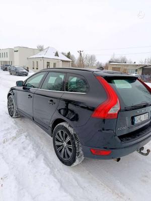 Black Volvo XC60 2009 in Sakiai, with an engine capacity of 2.40 L and mileage of 430 thousand km for 8700 €, photo 2 on AUTOMOTO.COM.LV