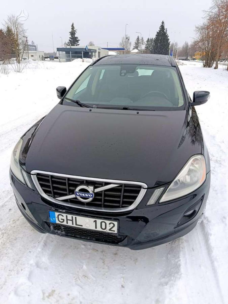 Black Volvo XC60 2009 in Sakiai, with an engine capacity of 2.40 L and mileage of 430 thousand km for 8700 €, photo 3 on AUTOMOTO.COM.LV