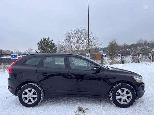 Melns Volvo XC60 2009 Alīta, ar dzinēja tilpumu 2.40 L un nobraukumu 293 tūkst. km par 7250 €, foto 7 vietnē AUTOMOTO.COM.LV