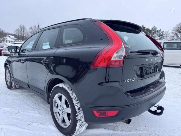 Melns Volvo XC60 2009 Alīta, ar dzinēja tilpumu 2.40 L un nobraukumu 293 tūkst. km par 7250 €, foto 10 vietnē AUTOMOTO.COM.LV