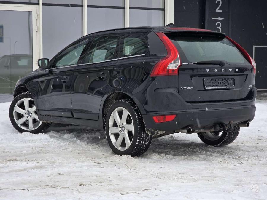 Melns Volvo XC60 2009 Viļņa, ar dzinēja tilpumu 2.40 L un nobraukumu 282 tūkst. km par 9450 €, foto 5 vietnē AUTOMOTO.COM.LV