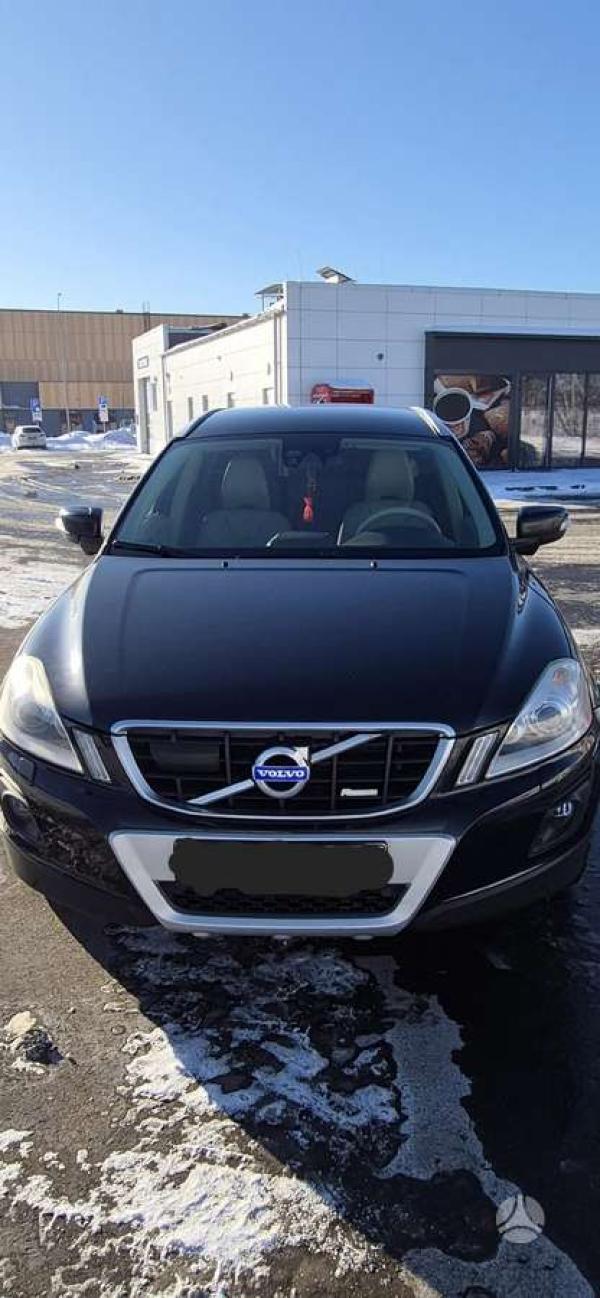 Black Volvo XC60 2009 in Klaipeda, with an engine capacity of 2.40 L and mileage of 380 thousand km for 6500 €, photo 3 on AUTOMOTO.COM.LV