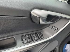 Черный Вольво ХС60 2009 в Вильнюс, объемом двигателя 2.40 л и пробегом 315 тыс. км за 6900 €, фото 19 на AUTOMOTO.COM.LV