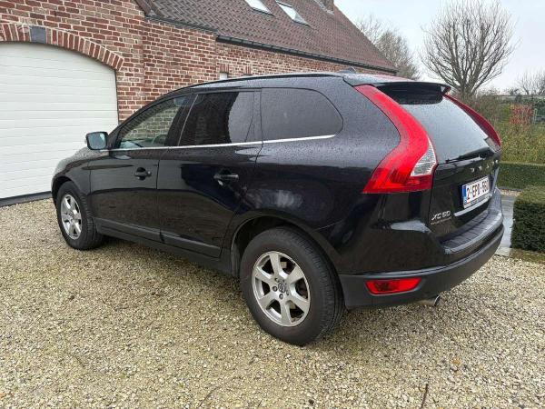 Black Volvo XC60 2009 in Utena, with an engine capacity of 2.40 L and mileage of 249 thousand km for 8250 €, photo 3 on AUTOMOTO.COM.LV