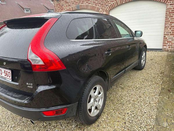 Black Volvo XC60 2009 in Utena, with an engine capacity of 2.40 L and mileage of 249 thousand km for 8250 €, photo 4 on AUTOMOTO.COM.LV