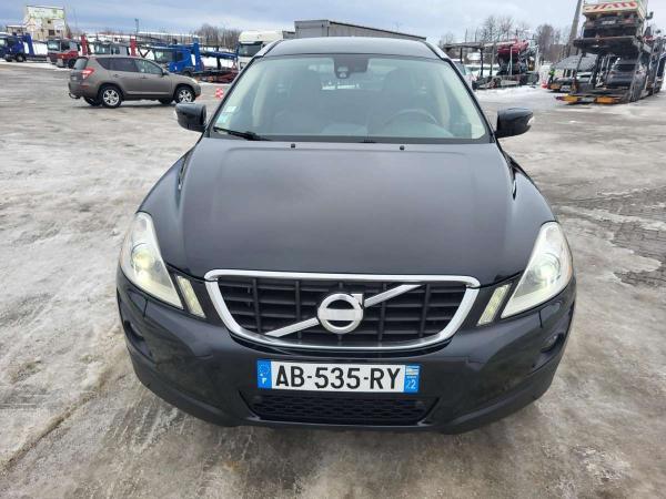 Black Volvo XC60 2009 in Taurage, with an engine capacity of 2.40 L and mileage of 257 thousand km for 5500 €, photo 3 on AUTOMOTO.COM.LV