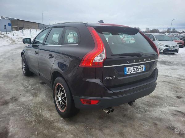 Black Volvo XC60 2009 in Taurage, with an engine capacity of 2.40 L and mileage of 257 thousand km for 5500 €, photo 6 on AUTOMOTO.COM.LV