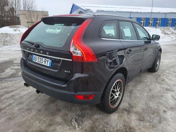 Black Volvo XC60 2009 in Taurage, with an engine capacity of 2.40 L and mileage of 257 thousand km for 5500 €, photo 7 on AUTOMOTO.COM.LV