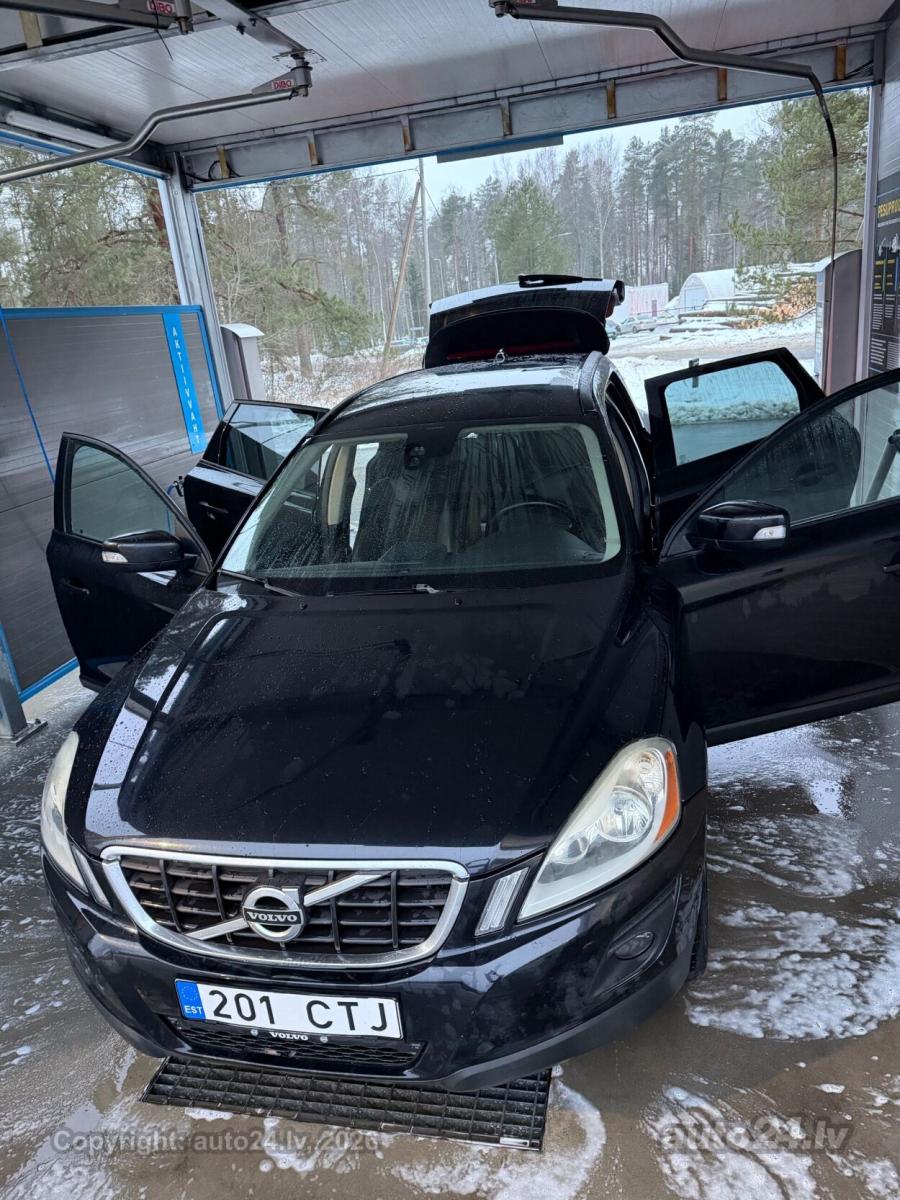 Melns Volvo XC60 2009 Tallina, ar dzinēja tilpumu 2.40 L un nobraukumu 304 tūkst. km par 7750 €, foto 2 vietnē AUTOMOTO.COM.LV