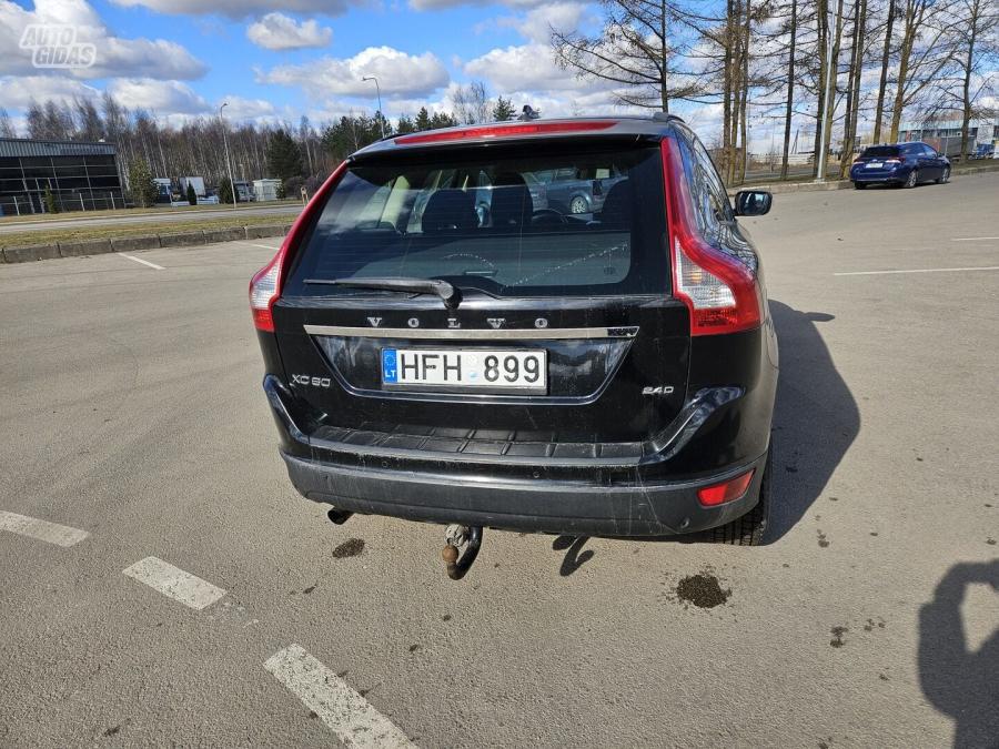 Black Volvo XC60 2009 in Panevezys, with an engine capacity of 2.40 L and mileage of 360 thousand km for 5300 €, photo 6 on AUTOMOTO.COM.LV