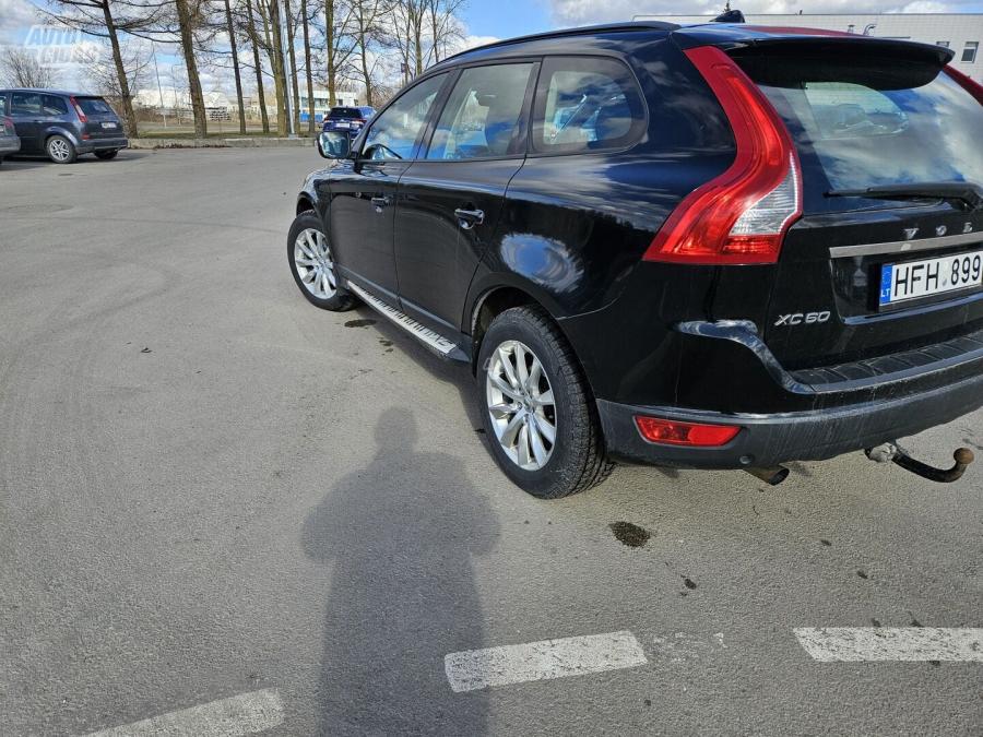 Black Volvo XC60 2009 in Panevezys, with an engine capacity of 2.40 L and mileage of 360 thousand km for 5300 €, photo 7 on AUTOMOTO.COM.LV