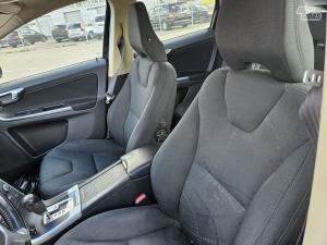 Black Volvo XC60 2009 in Panevezys, with an engine capacity of 2.40 L and mileage of 360 thousand km for 5300 €, photo 9 on AUTOMOTO.COM.LV