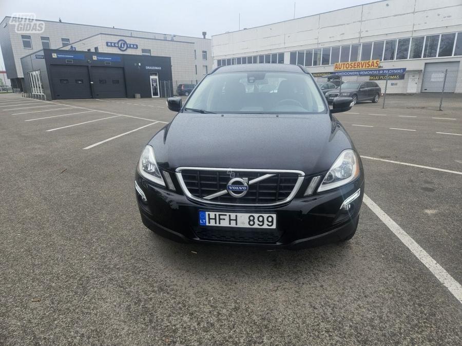 Black Volvo XC60 2009 in Panevezys, with an engine capacity of 2.40 L and mileage of 360 thousand km for 5500 €, photo 1 on AUTOMOTO.COM.LV