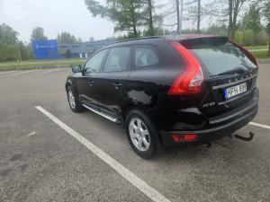 Black Volvo XC60 2009 in Panevezys, with an engine capacity of 2.40 L and mileage of 360 thousand km for 5500 €, photo 10 on AUTOMOTO.COM.LV