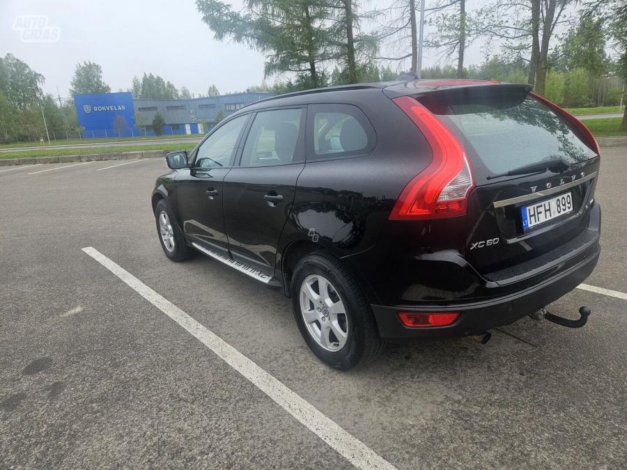 Black Volvo XC60 2009 in Panevezys, with an engine capacity of 2.40 L and mileage of 360 thousand km for 5500 €, photo 10 on AUTOMOTO.COM.LV