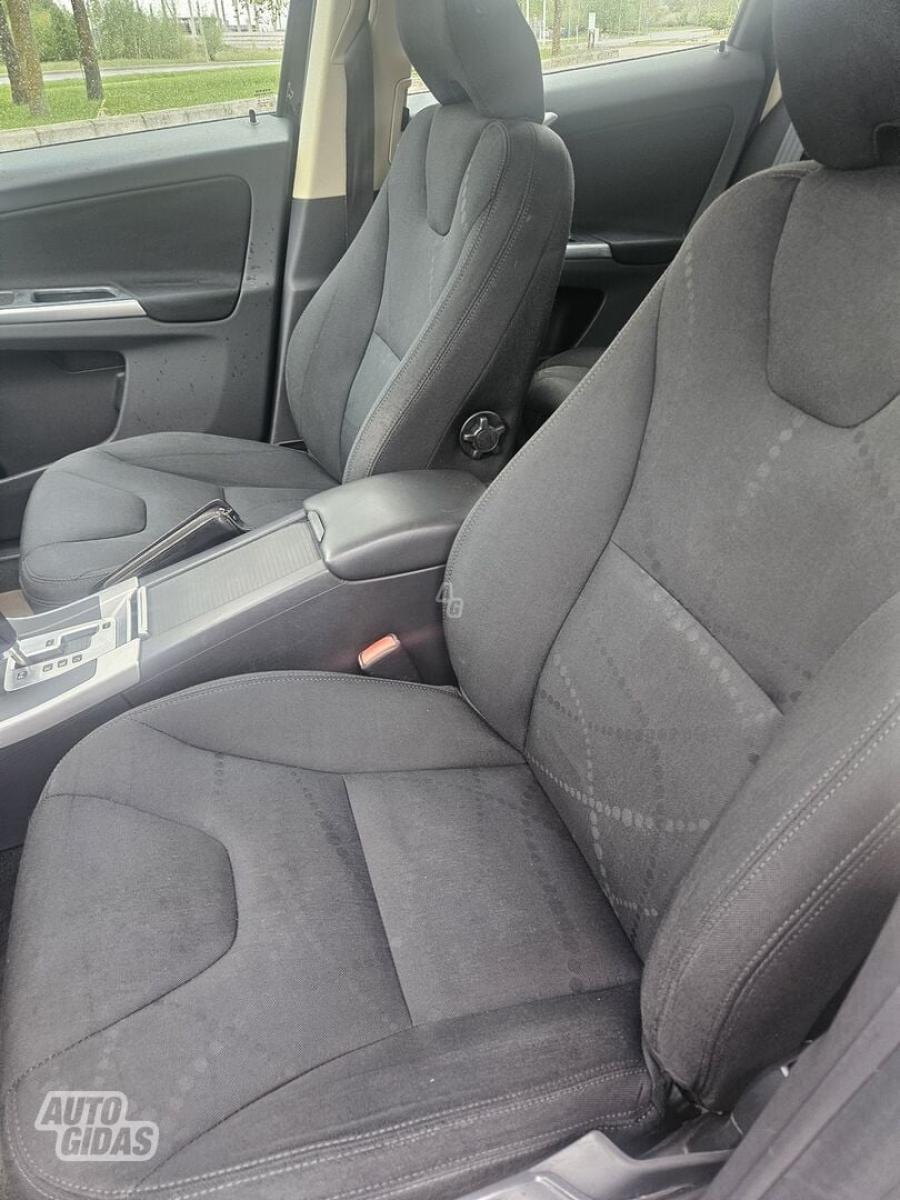 Black Volvo XC60 2009 in Panevezys, with an engine capacity of 2.40 L and mileage of 360 thousand km for 5500 €, photo 11 on AUTOMOTO.COM.LV