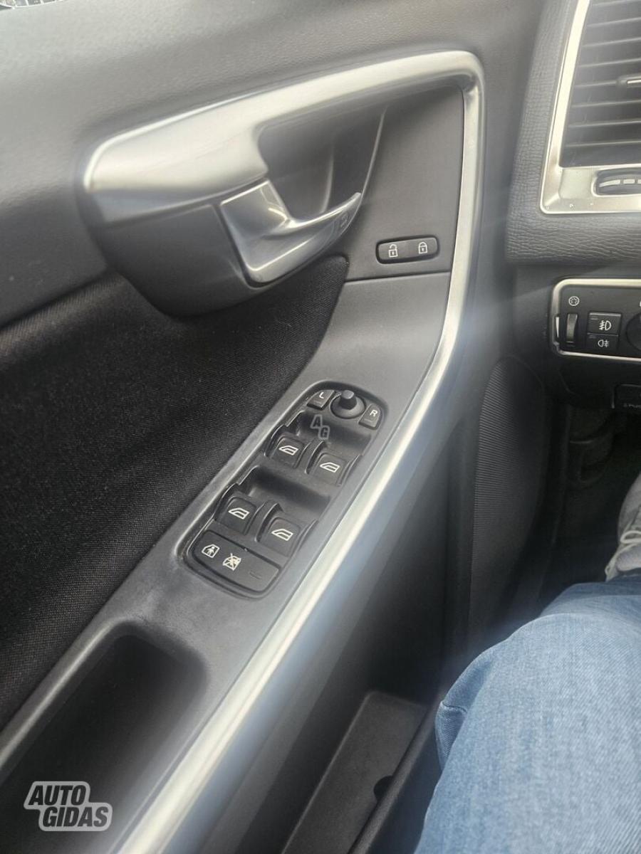 Black Volvo XC60 2009 in Panevezys, with an engine capacity of 2.40 L and mileage of 360 thousand km for 5500 €, photo 14 on AUTOMOTO.COM.LV