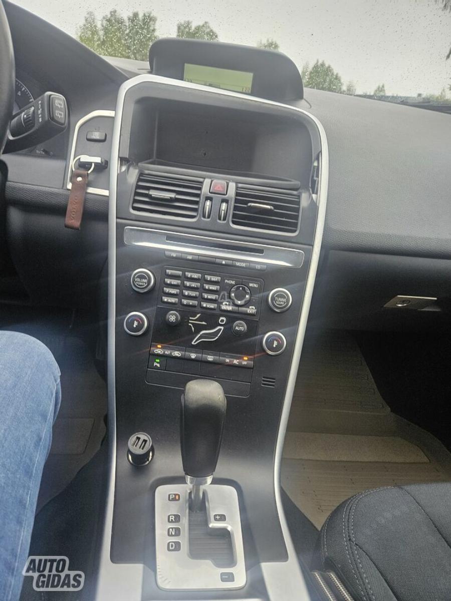 Black Volvo XC60 2009 in Panevezys, with an engine capacity of 2.40 L and mileage of 360 thousand km for 5500 €, photo 15 on AUTOMOTO.COM.LV