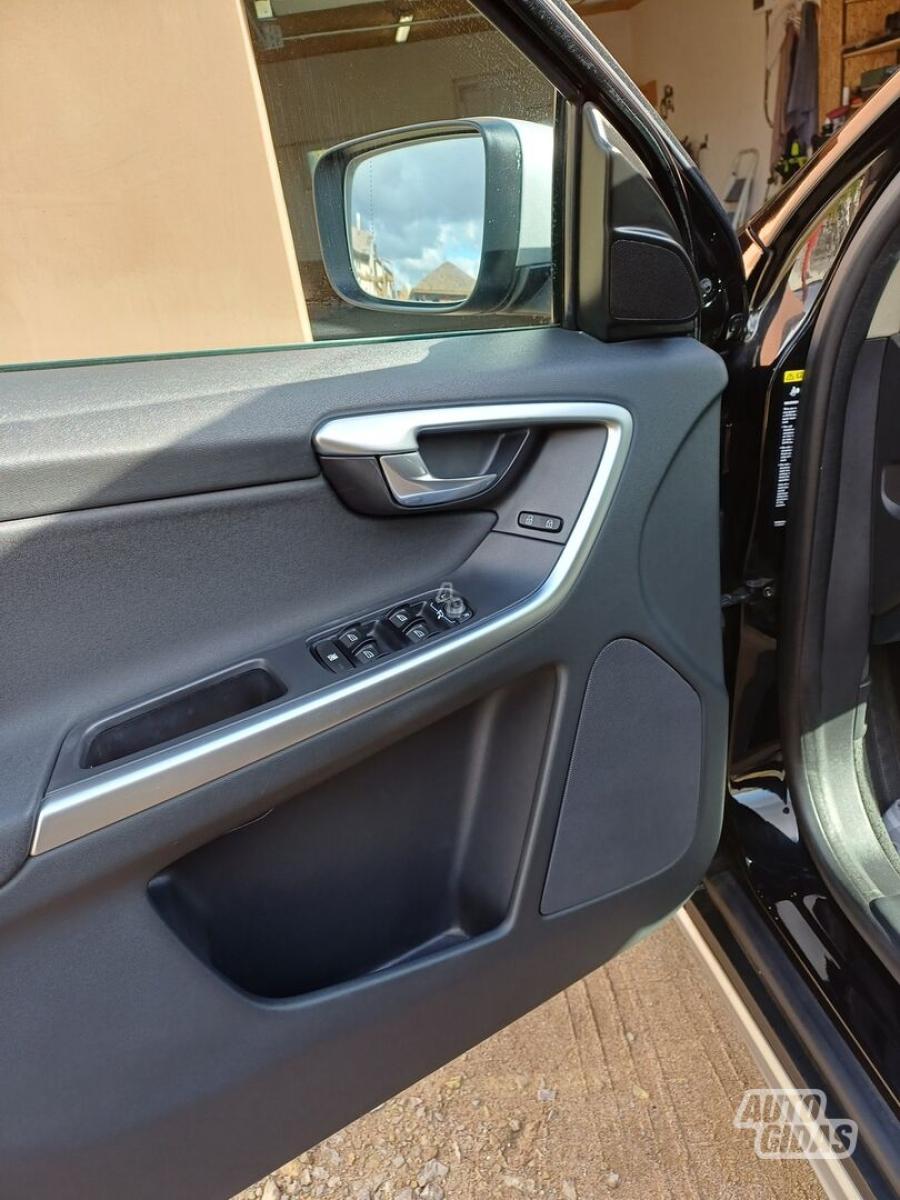 Melns Volvo XC60 2009 Raseiniai, ar dzinēja tilpumu 2.40 L un nobraukumu 335 tūkst. km par 7600 €, foto 8 vietnē AUTOMOTO.COM.LV