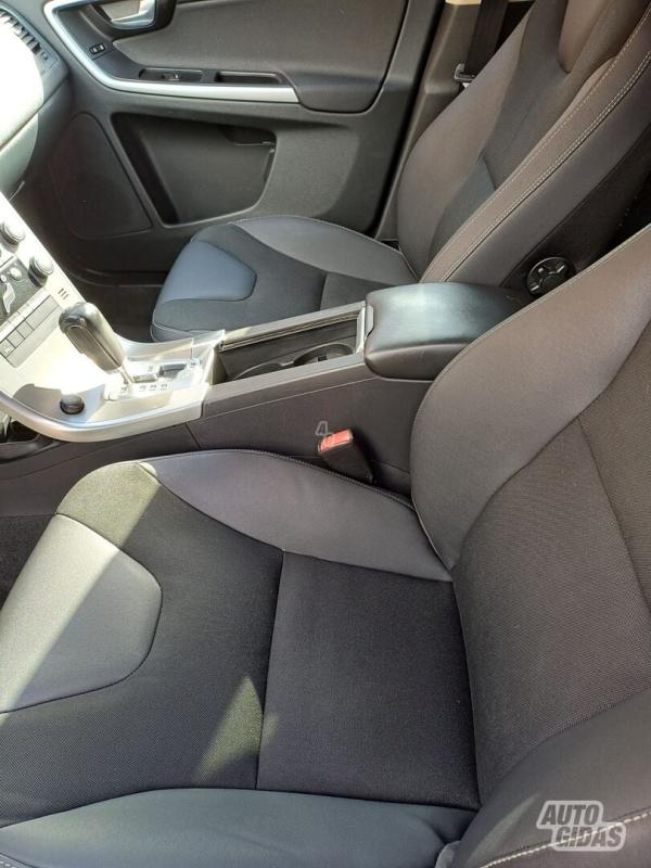 Melns Volvo XC60 2009 Raseiniai, ar dzinēja tilpumu 2.40 L un nobraukumu 335 tūkst. km par 7600 €, foto 8 vietnē AUTOMOTO.COM.LV
