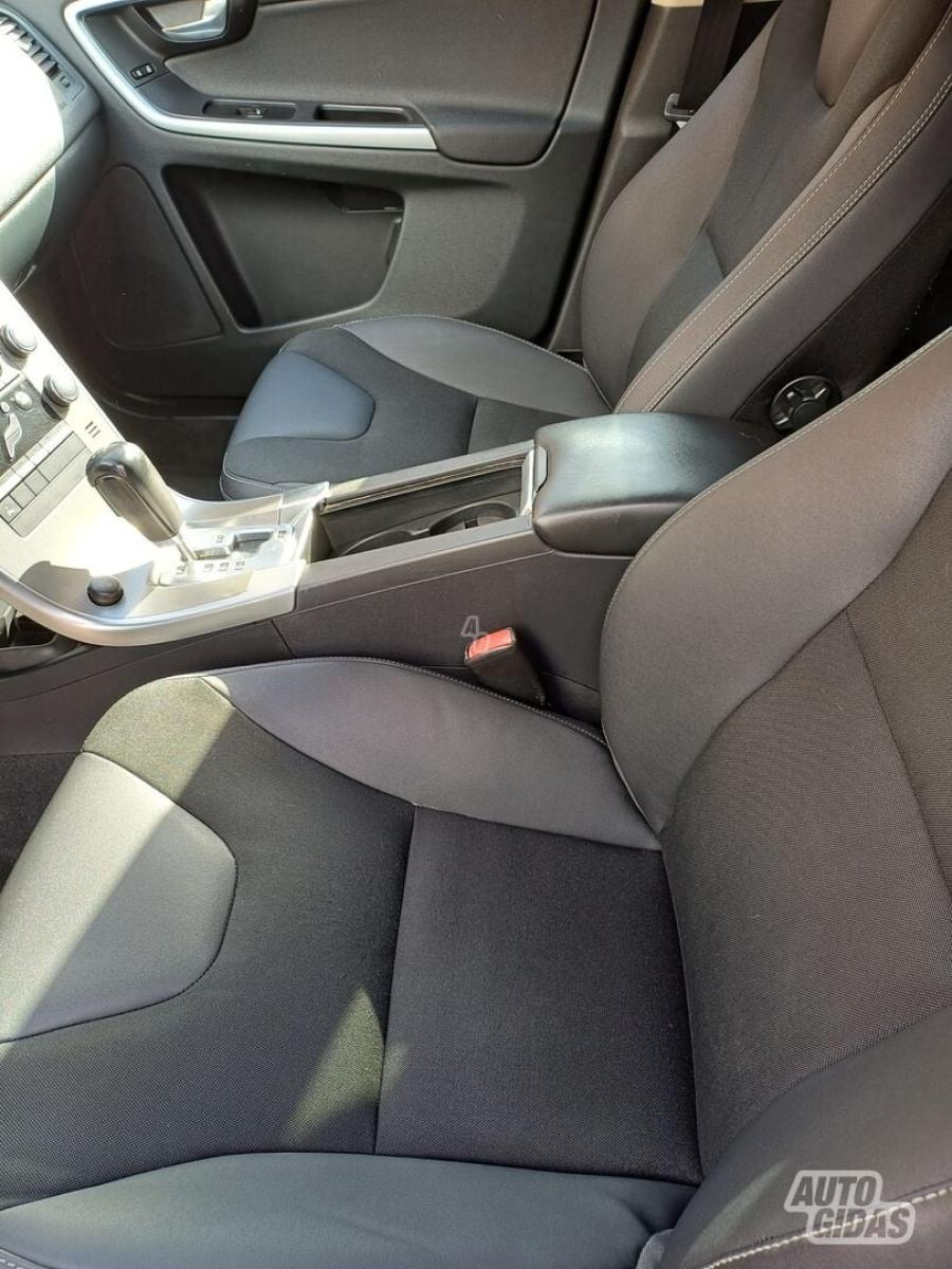 Melns Volvo XC60 2009 Raseiniai, ar dzinēja tilpumu 2.40 L un nobraukumu 335 tūkst. km par 7600 €, foto 9 vietnē AUTOMOTO.COM.LV