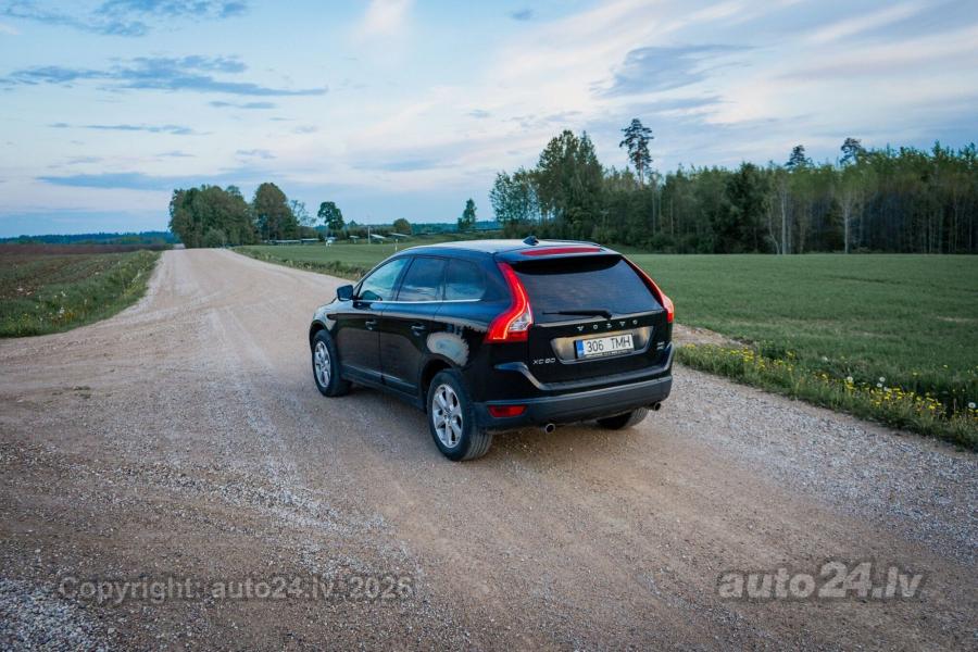 Melns Volvo XC60 2009 Tallina, ar dzinēja tilpumu 2.40 L un nobraukumu 0 tūkst. km par 5999 €, foto 4 vietnē AUTOMOTO.COM.LV