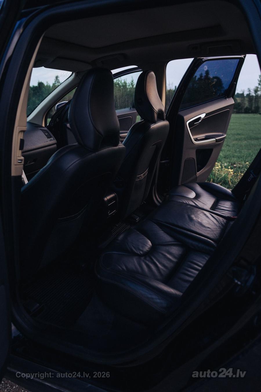 Melns Volvo XC60 2009 Tallina, ar dzinēja tilpumu 2.40 L un nobraukumu 0 tūkst. km par 5999 €, foto 8 vietnē AUTOMOTO.COM.LV