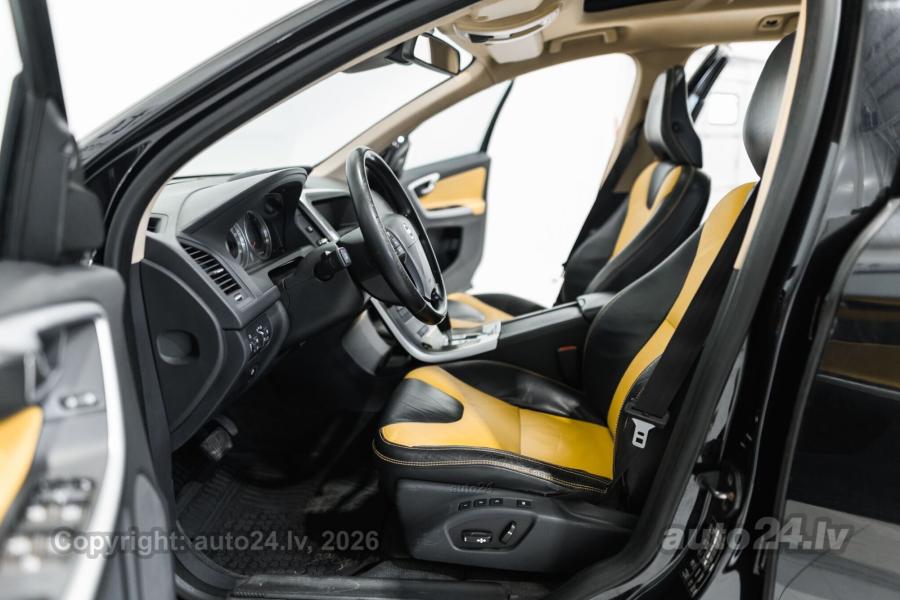Black Volvo XC60 2009 in Tallinn, with an engine capacity of 2.40 L and mileage of 261 thousand km for 7500 €, photo 13 on AUTOMOTO.COM.LV