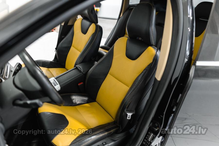 Black Volvo XC60 2009 in Tallinn, with an engine capacity of 2.40 L and mileage of 261 thousand km for 7500 €, photo 14 on AUTOMOTO.COM.LV