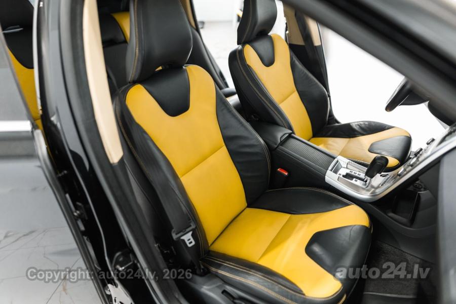 Black Volvo XC60 2009 in Tallinn, with an engine capacity of 2.40 L and mileage of 261 thousand km for 7500 €, photo 17 on AUTOMOTO.COM.LV