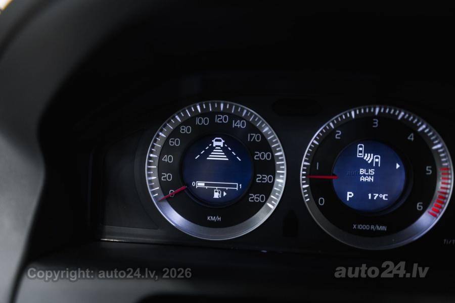Black Volvo XC60 2009 in Tallinn, with an engine capacity of 2.40 L and mileage of 261 thousand km for 7500 €, photo 30 on AUTOMOTO.COM.LV